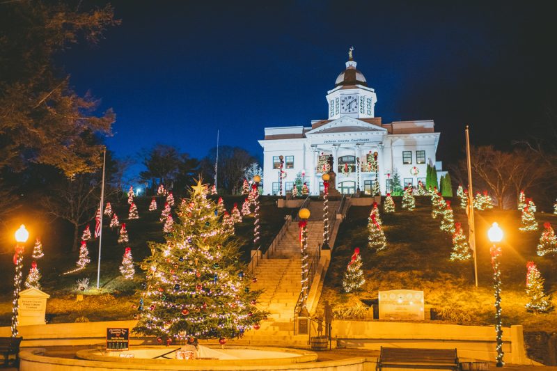 North Carolina Christmas Vacation: The Most Festive Destinations – QC ...